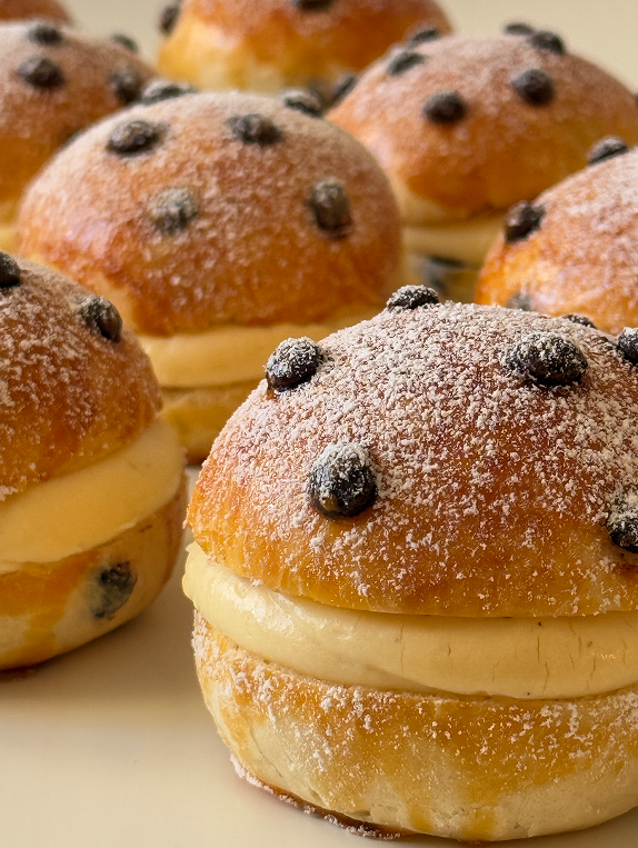 Bollos de Crema Pastelera